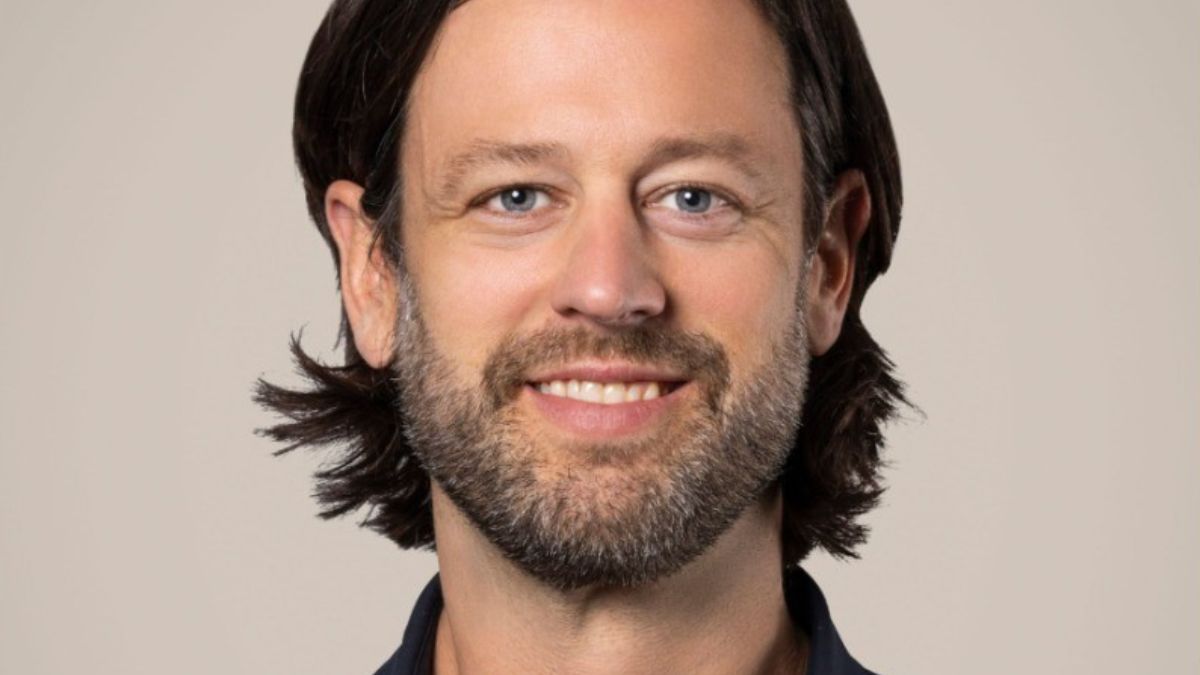 156. Adam Robinson, CEO, Retention.com & RB2B - How shall a CEO build a personal brand that ...